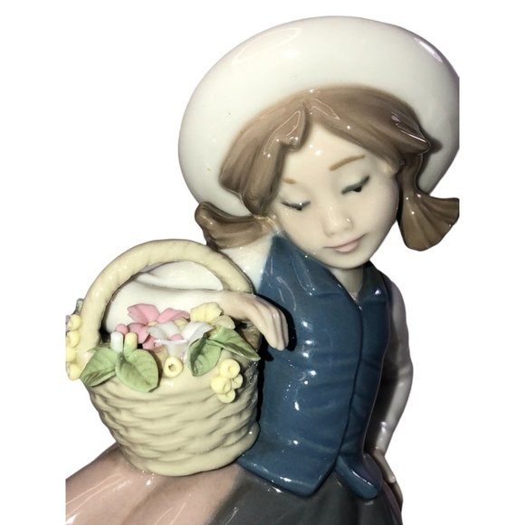 DAISA | Art | Lladro Sweet Scent 522 Girl With Flower Basket Figurine ...